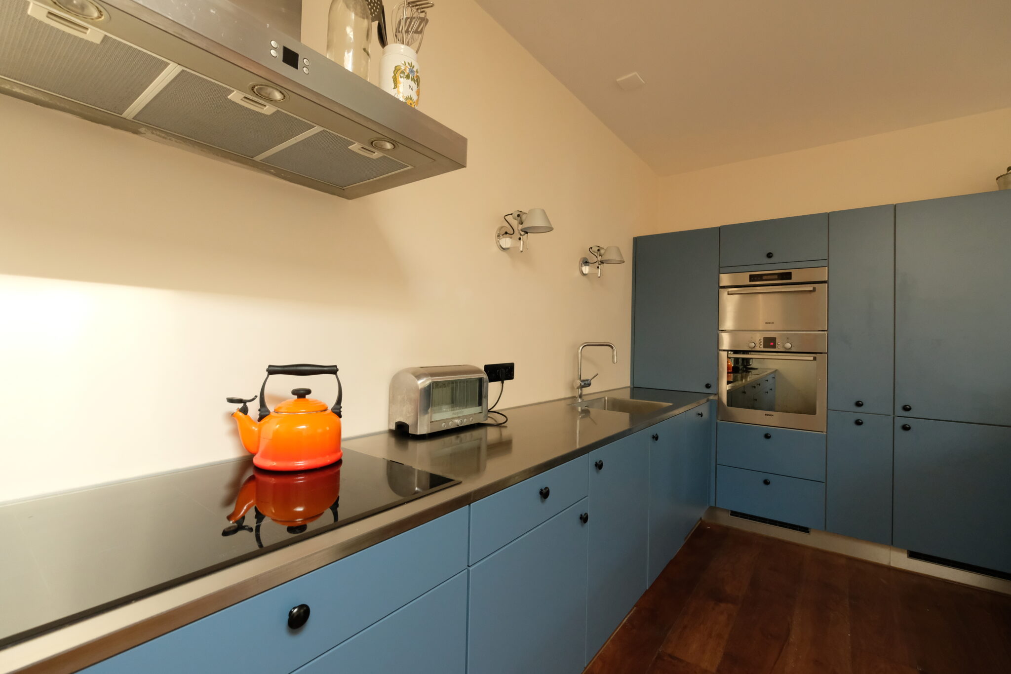 Soorten RVS Afwerkingen - Welke kies jij voor je Keukenblad?